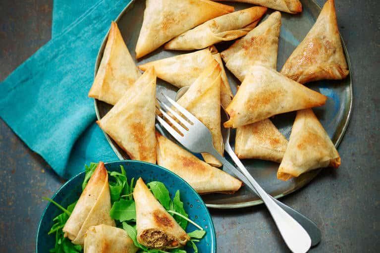 Samoussas au Bœuf et Coriandre, Epices et Raisins secs - Recette - Les ...