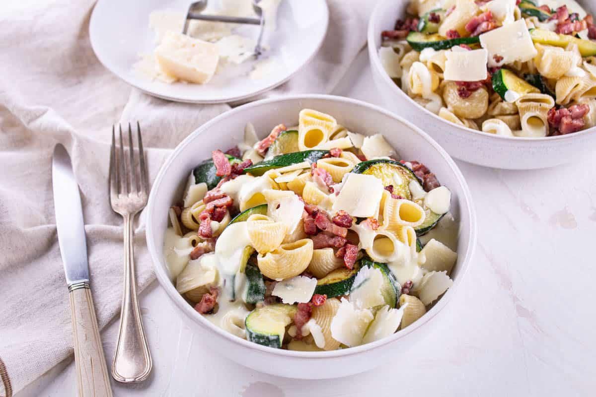 Pâtes au Lard & Courgettes Crémeuses - Recette - Les Commis